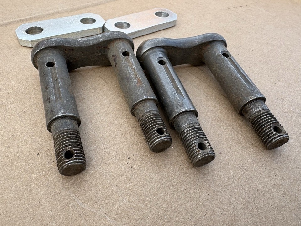 NOS 1928 1929 1930 1931 MODEL A FORD FRONT SPRING SHACKLES SCRIPT MARC ...