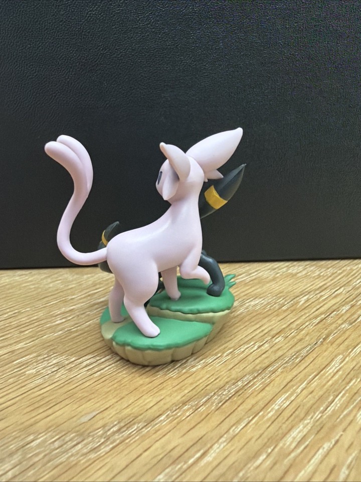 Umbreon & Espeon Figure Statue - Prismatic Evolutions Collection ...