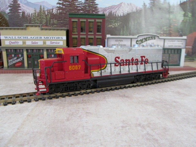1/87 HO Bachmann GP40 Santa Fe #6067 Diesel Locomotive Tested Runs ...