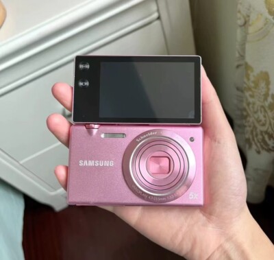 Samsung MV800 Flip-out Selfie 5x Zoom 16 Megapixels Touch Vlog Camera ...