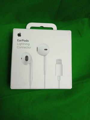 OEM Apple EarPods with Lightning Connector in Ear White A1748 New Free ...