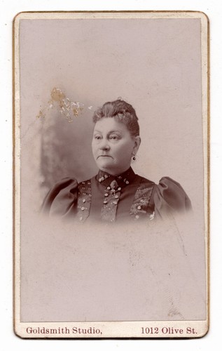 ANTIQUE CDV CIRCA 1890s GOLDSMITH STUDIO OLD LADY IN FANCY VICTORIAN ...