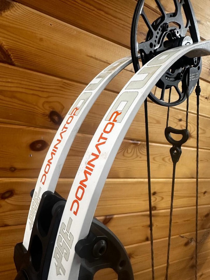 PERFECT PSE Dominator Duo 38 SE2 RH CHARCOAL WHITE 60# Target Bow TUNED ...
