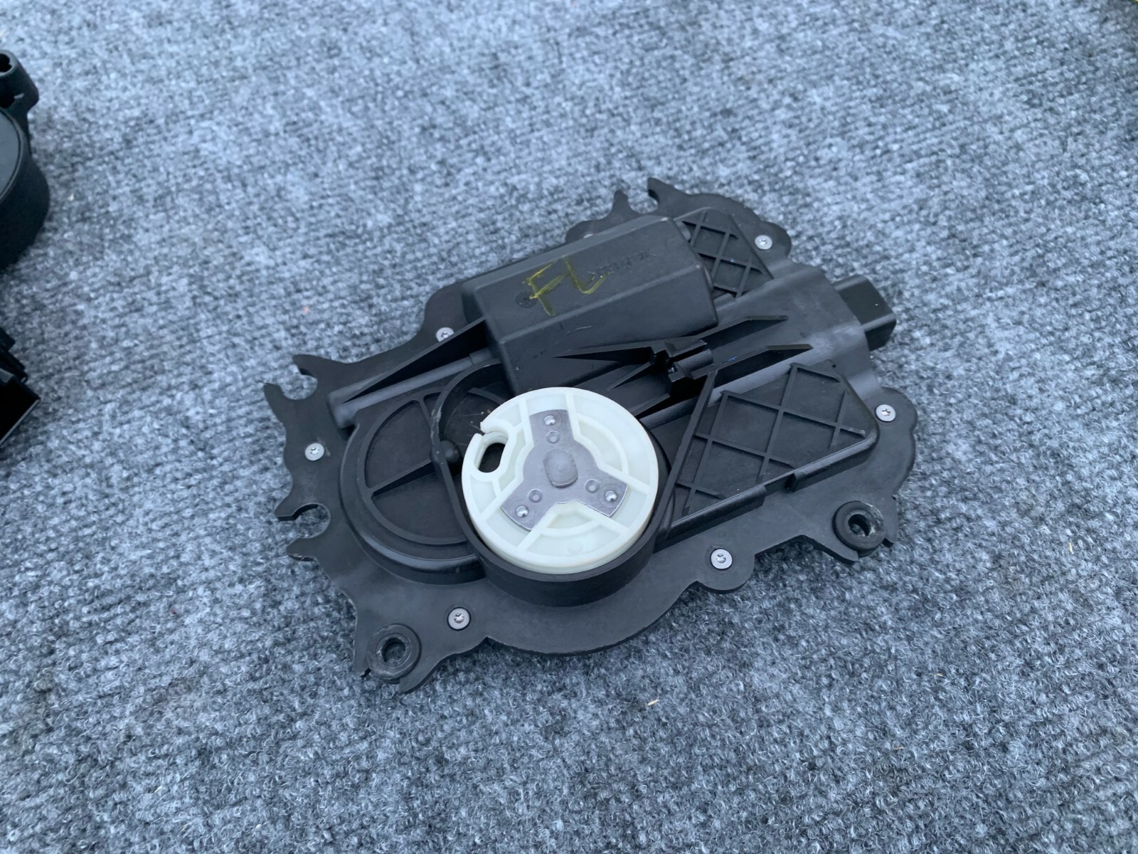2005 - 2010 Audi A8 Door Close Assist Motor Rear Right OEM 4E0837059 ...