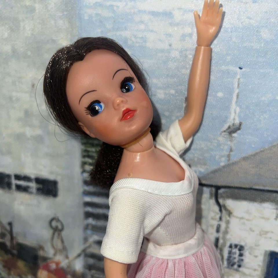 Vintage Pedigree 1970s Active Double Cup Waist Brunette Ballerina Sindy ...