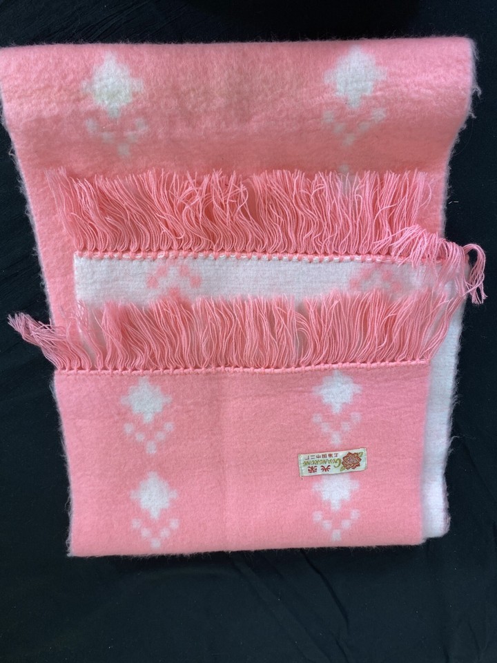 Guangrong Women's Pink & White Woll Fringe Detail Classic Winter Scarf ...