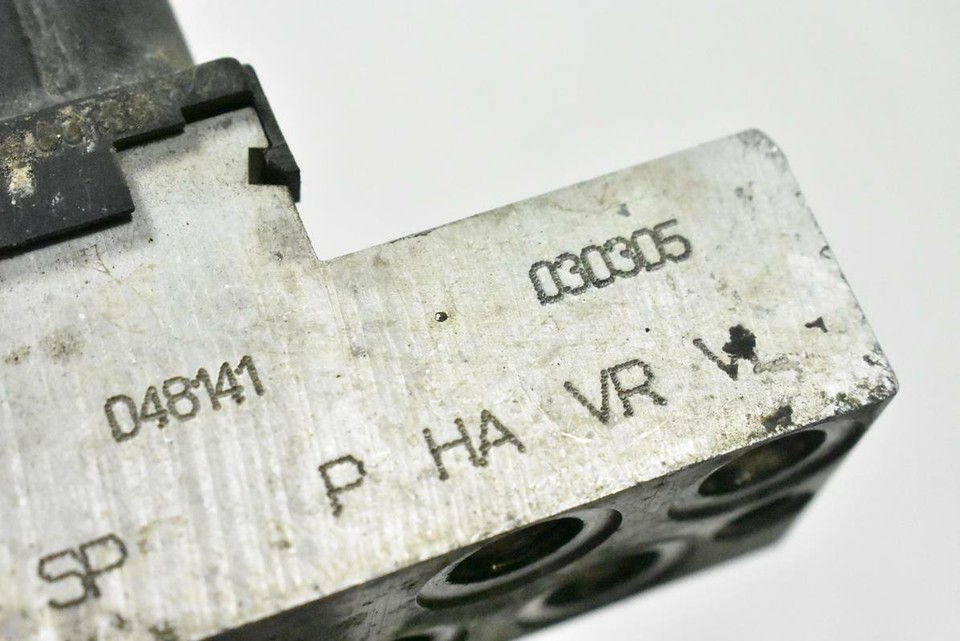 03-11 Mercedes W211 E500 CLS500 Е55 AMG Air Airmatic Suspension Valve ...