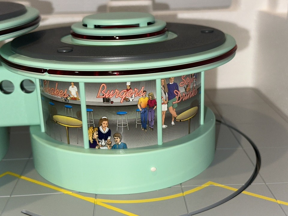 Mth Railing O Scale 30-9105 Operating Drive -in- Diner Mel’s New In Box ...