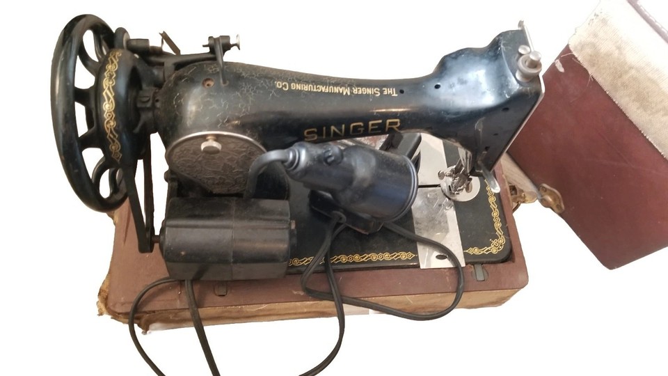 Antique Vintage Singer Model 128 Sewing Machine With Case Light Works ...