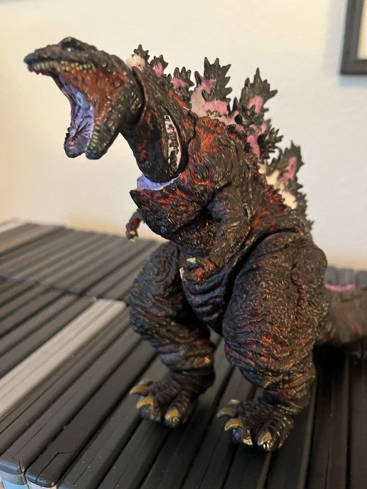 SHIN GODZILLA - Articulated Figure With Atomic Laser Blast - Toho ...