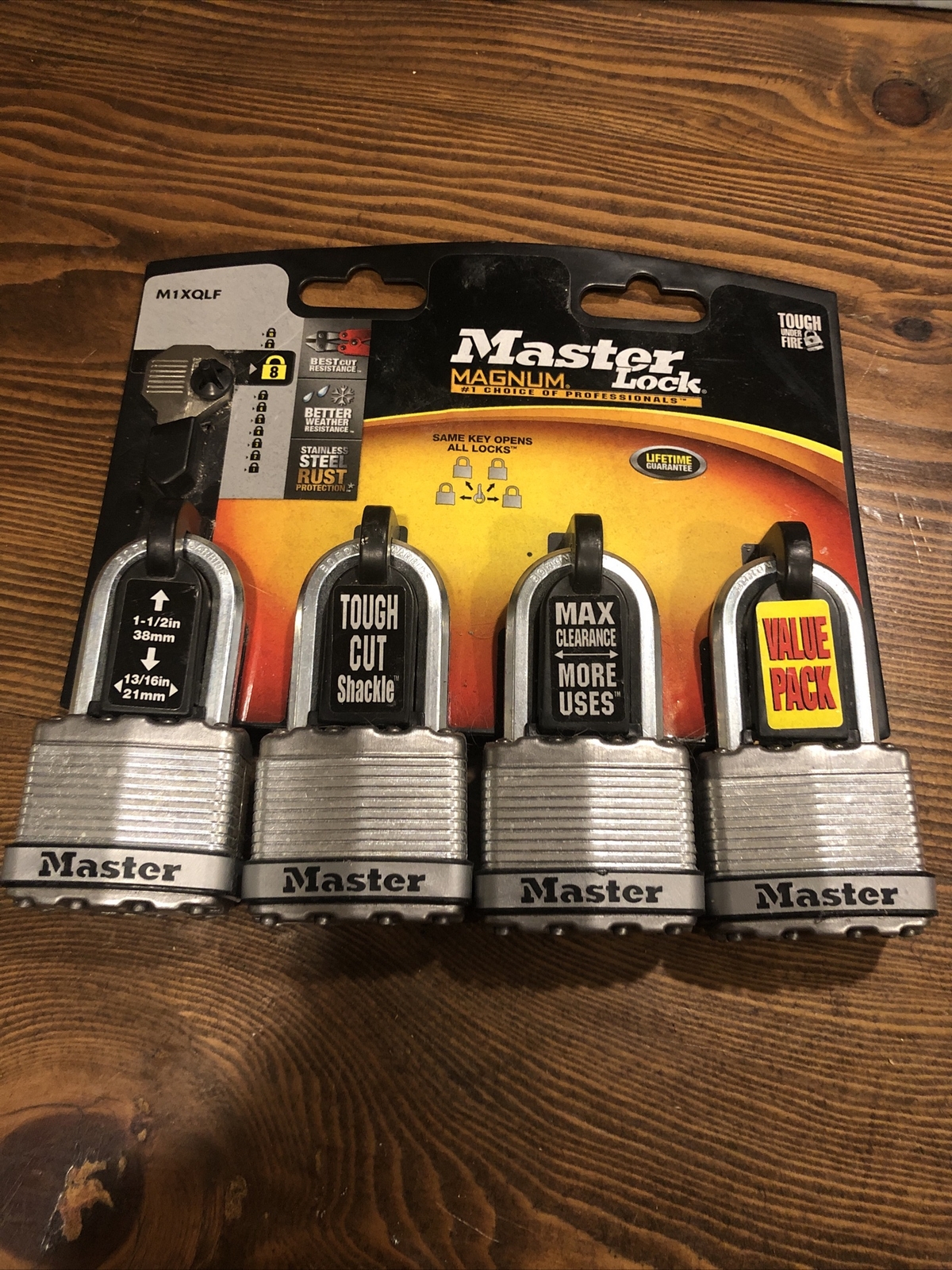 MASTER LOCK MAGNUM 4PK 1-1/2in Padlock, WITH KEYS | eBay