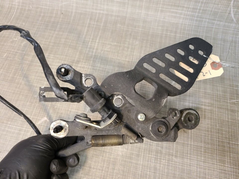 2006 2007 06 07 Yamaha YZFR6 R6 R6R OEM Right Rearset Rear Set Brake ...
