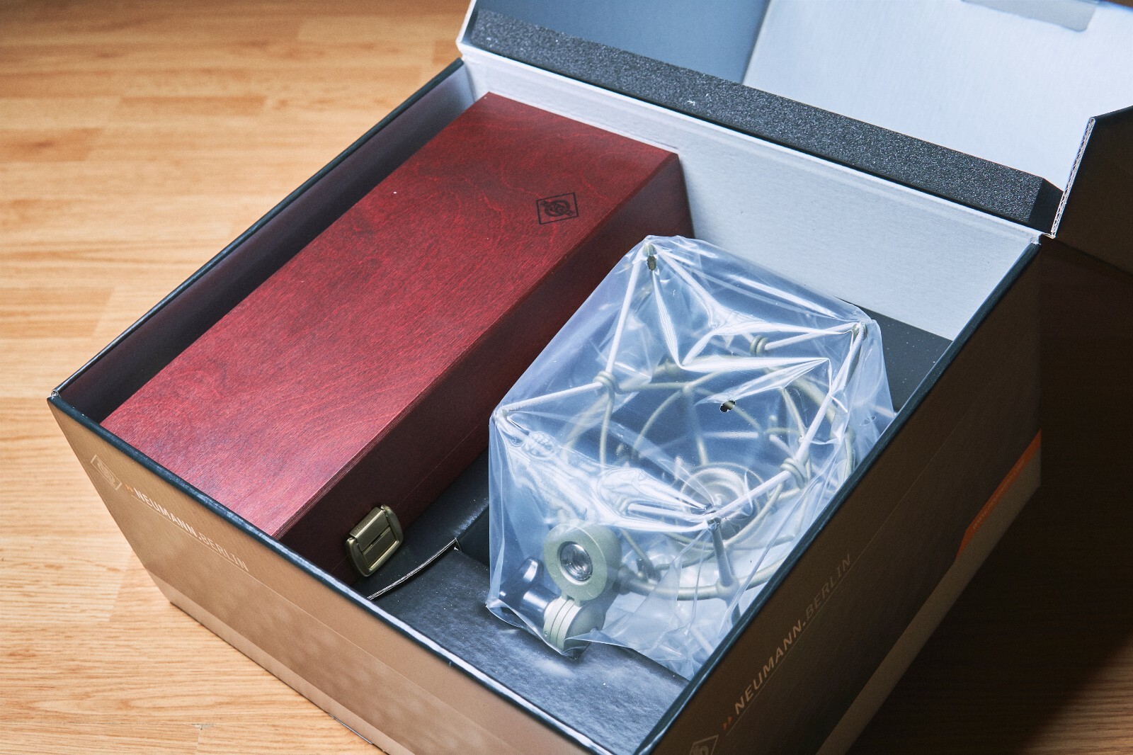 NEW! Neumann U87 Ai U 87 Mic Microphone w/Original Wood Case ...