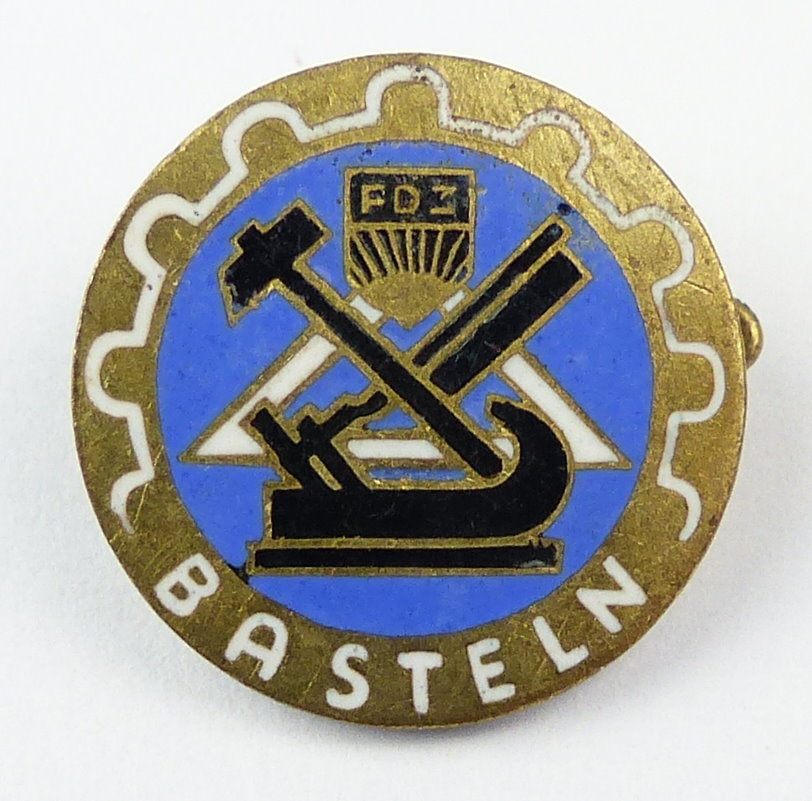 e10070 DDR FDJ Abzeichen der Interessengemeinschaften Basteln Band V ...
