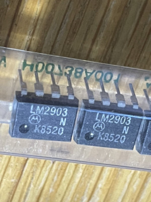 A lot of FIVE (5) Motorola LM2903N, DUAL DIFF Input Comparators , 8 ...