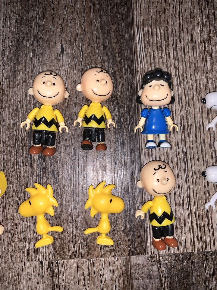 12 Peanuts Charlie Brown Minifigures Action Figures 2" Stamped "PNTS ...