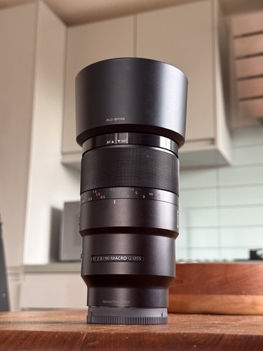 Sony FE 90mm f/2.8 Macro G OSS SEL90M28G – with original box ...