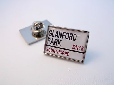 SCUNTHORPE STADIUM ROAD STREET SIGN LAPEL PIN BADGE TIE TACK GIFT | eBay