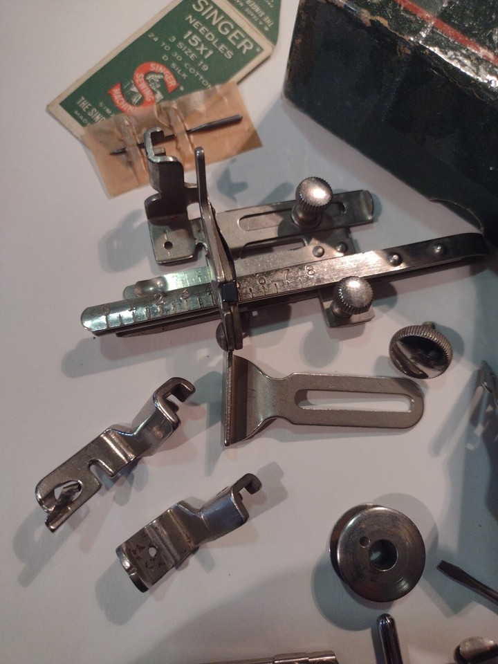 Vintage Singer ATTACHMENTS & BOX 120360 LOW SHANK 99 66 201 15 221 ...
