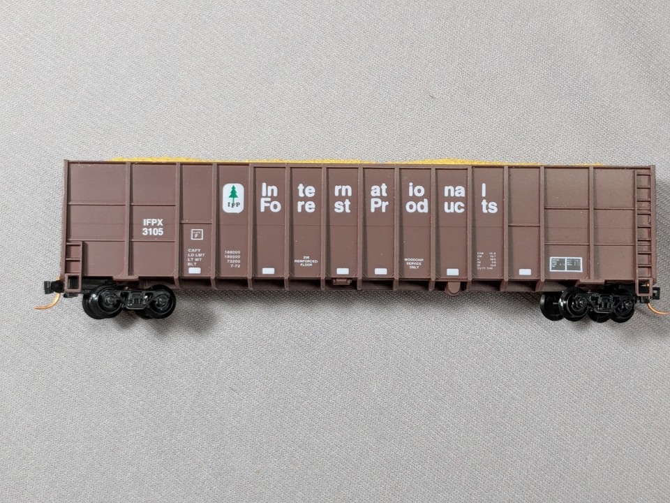N scale DeLuxe # 10090 INTERNATIONAL FOREST PRODUCTS Wood Chip Car w ...