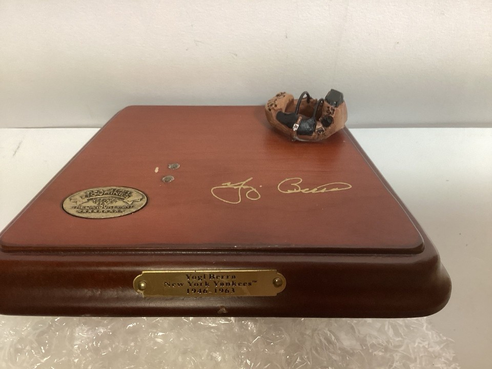 Danbury Mint Yogi Berra “The Catch" Yankees Baseball Figure Catcher ...