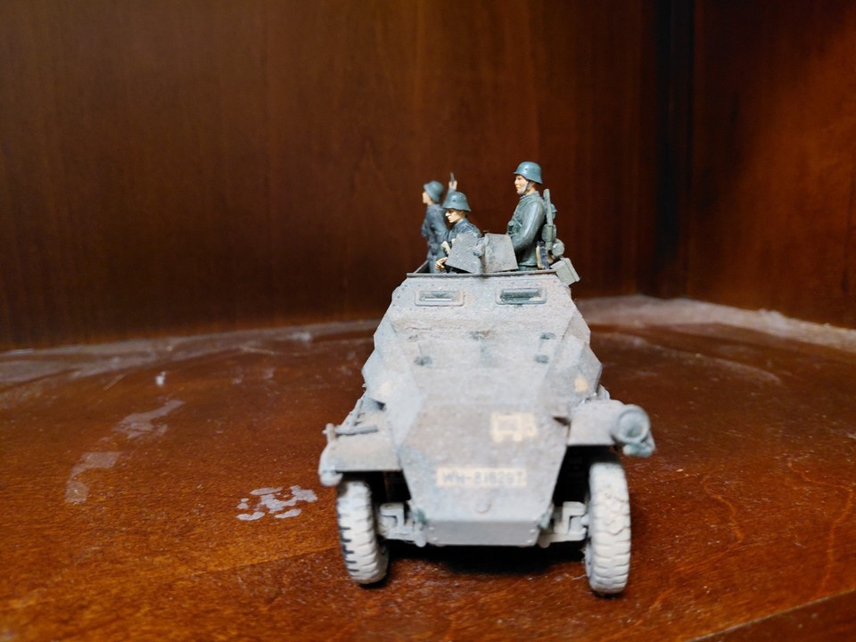 Built 1:35 scale Half-Track Tank WW2, German Hanomag Sd.Kfz.251.1/1 ...