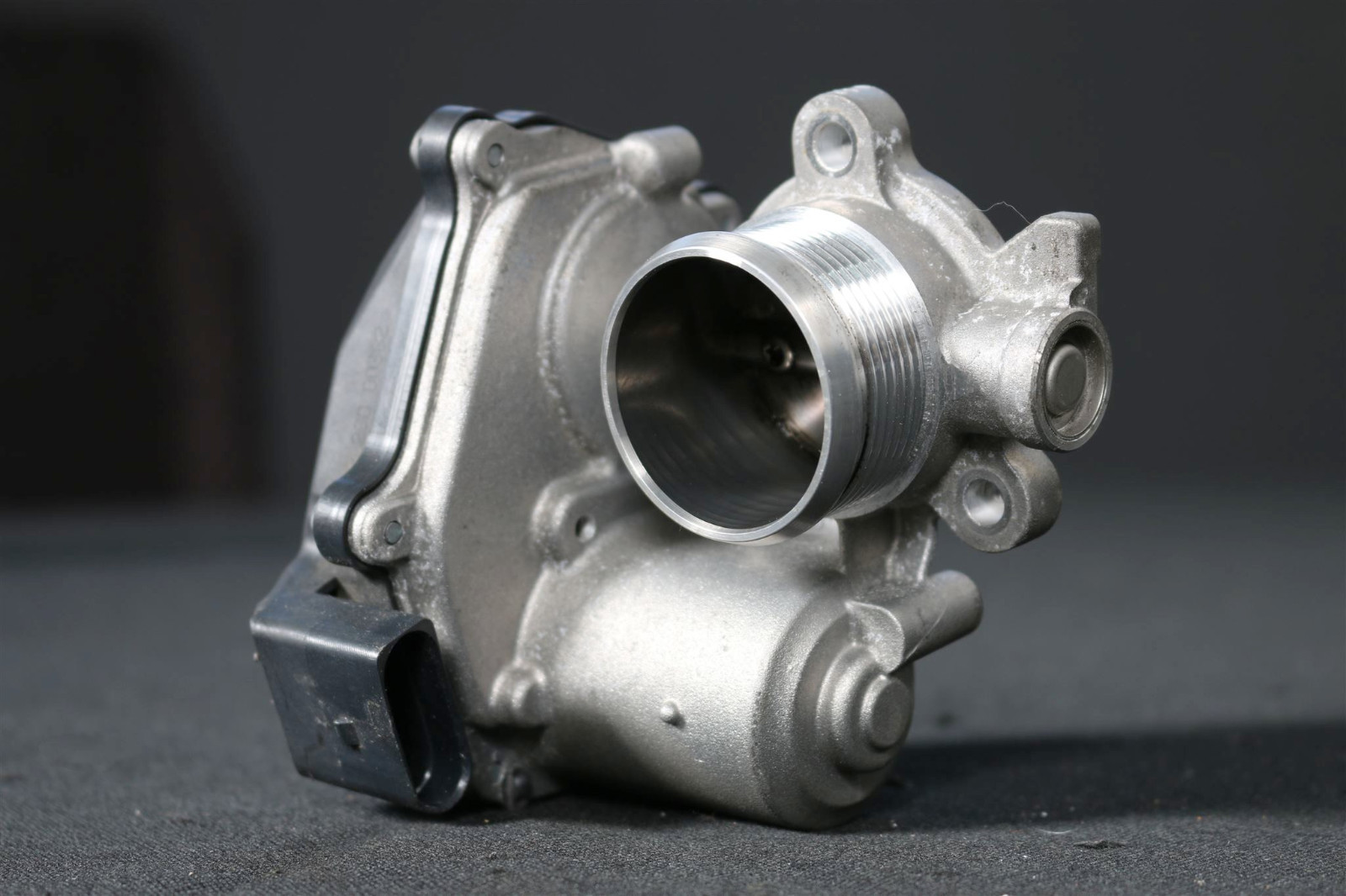 Audi A4 A5 Q5 A6 2.0 Tdi 136 190PS Exhaust Gas Recirculation Valve AGR ...