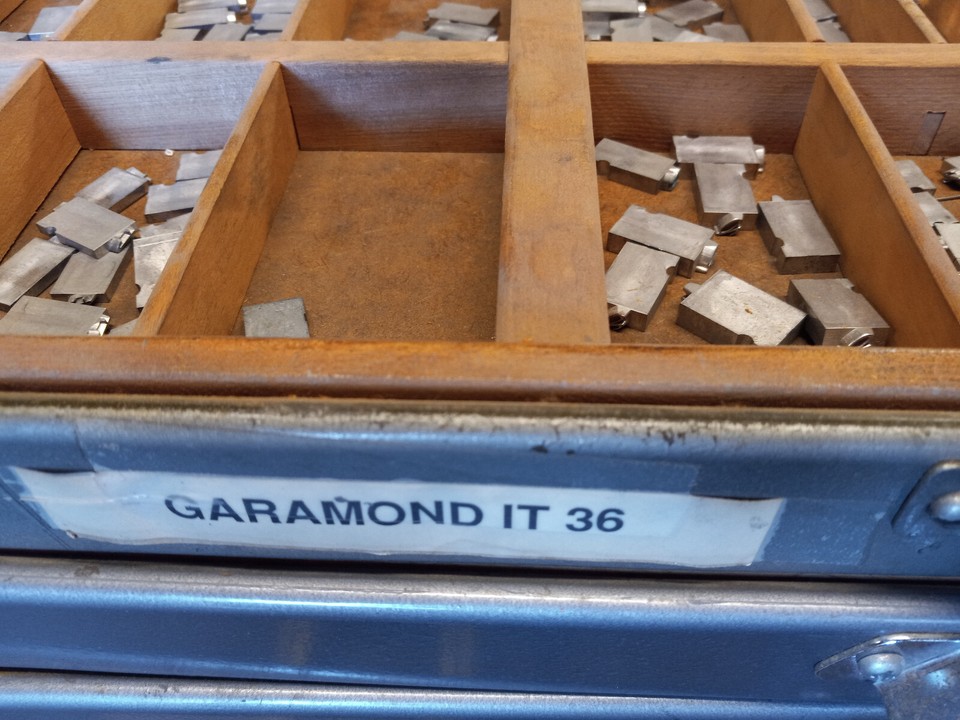 Letterpress Font TYPE ( 36 Point Garamond Italic ) w/ California Job ...