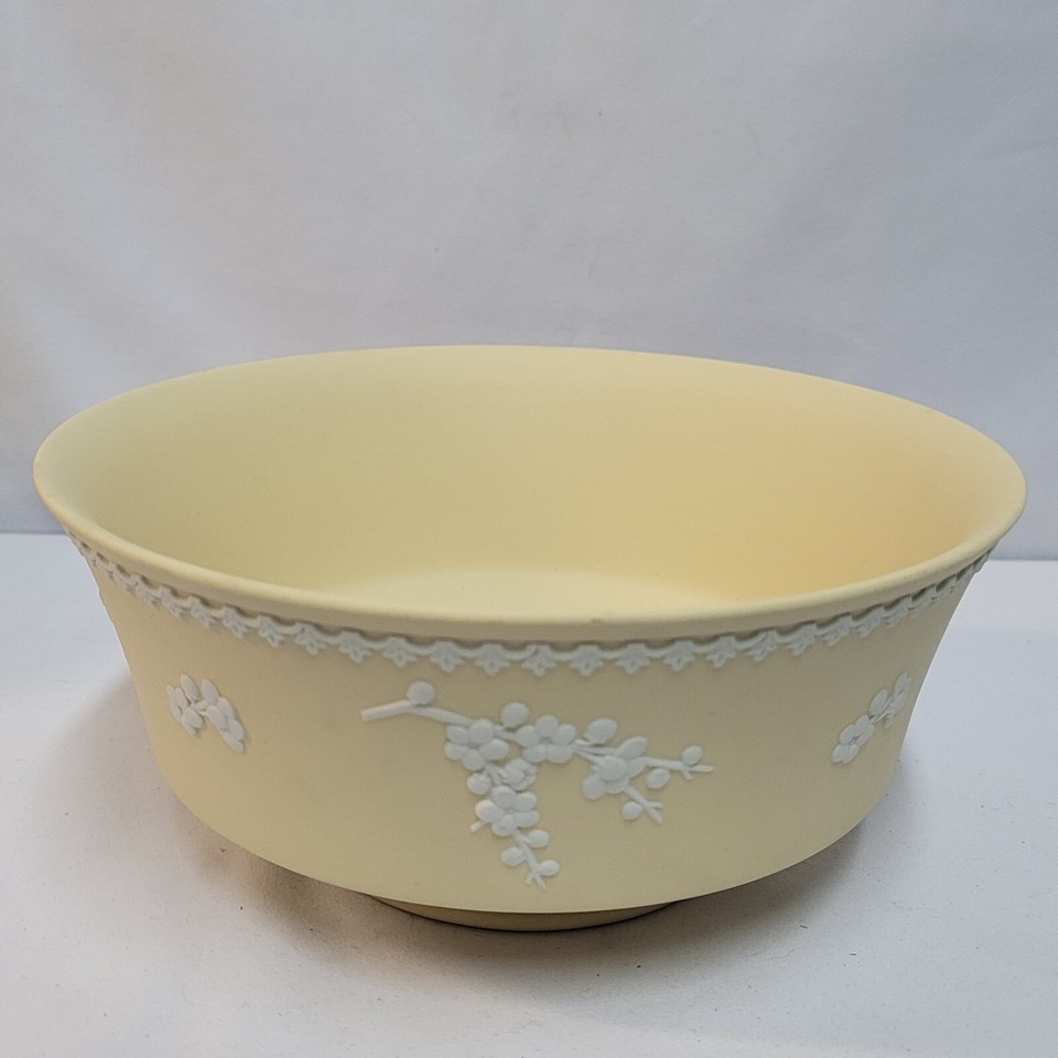 Wedgwood Jasperware Primrose Yellow Cream Prunus Blossoms 8" Footed ...