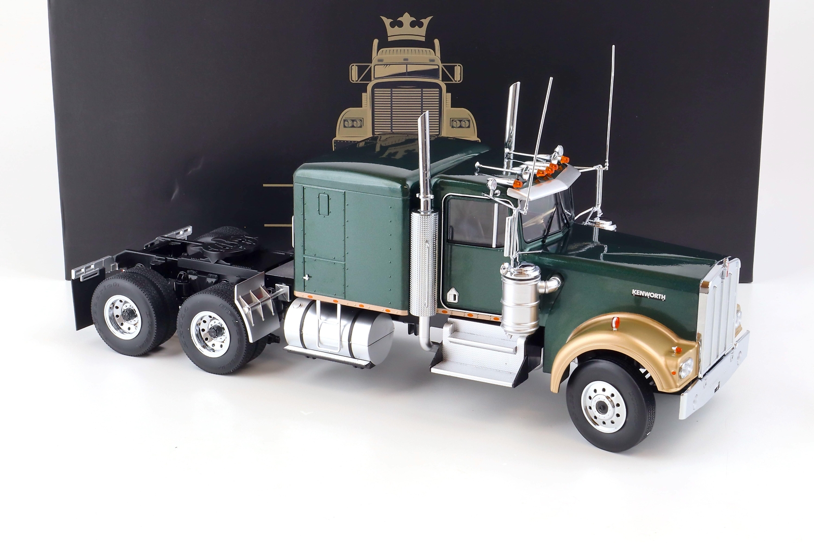 Kenworth+W900+Dark+Green+Metallic+%2F+Gold+Metallic+1+18+Road+Kings ...