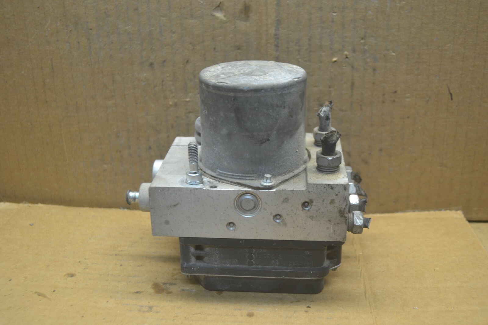 09-12 Chevrolet Suburban ABS Pump Control OEM 22910905 Module 818-2b8 ...