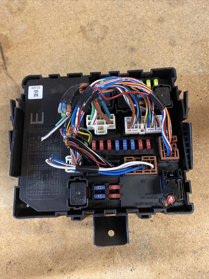 BMW 12-15 F30 POWER DISTRIBUTION FUSE BOX RELAY CONTROL MODULE UNIT Pre ...