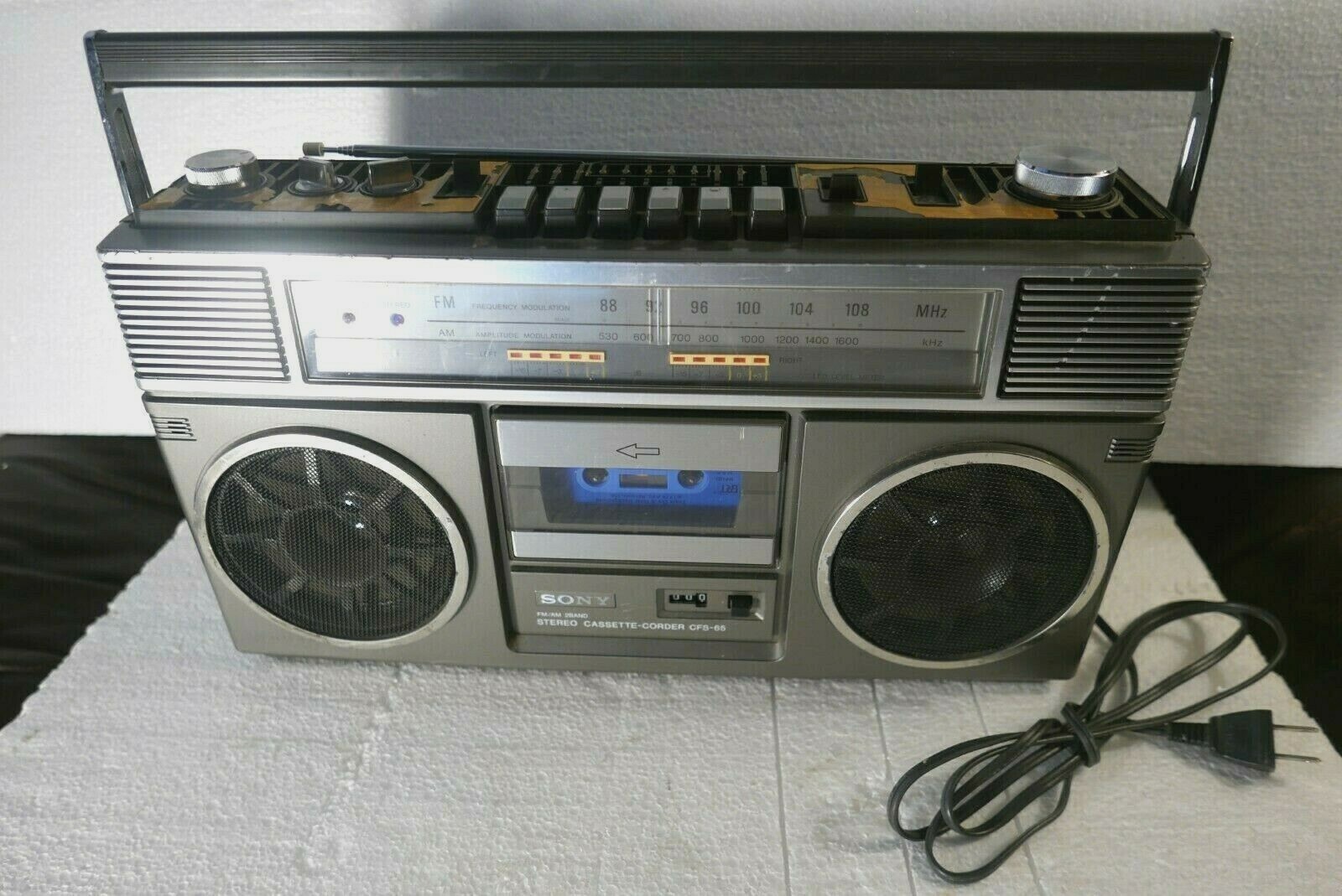VINTAGE SONY BOOMBOX CASSETTE PLAYER CFS-65 MADE IN JAPAN FM WORKS ...