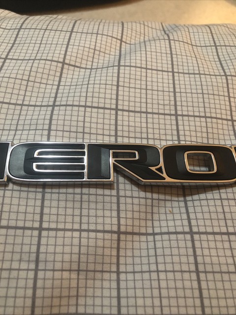 OEM 2017-2018 Jeep Grand Cherokee Door Emblems 55112900ab 68264488ab ...