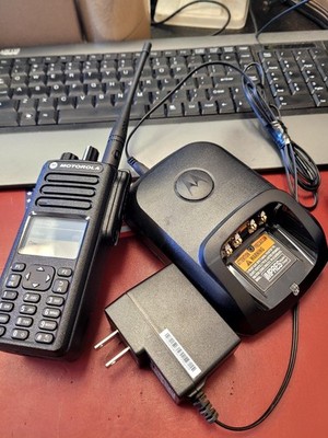 Motorola XPR7580e Portable Two-Way Radio AAH56UCN9RB1AN w/OEM Battery ...