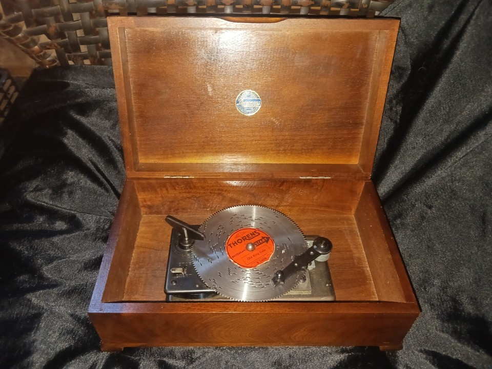 Vintage Thorens Disc Music Box Switzerland with 20 disc's in separate ...