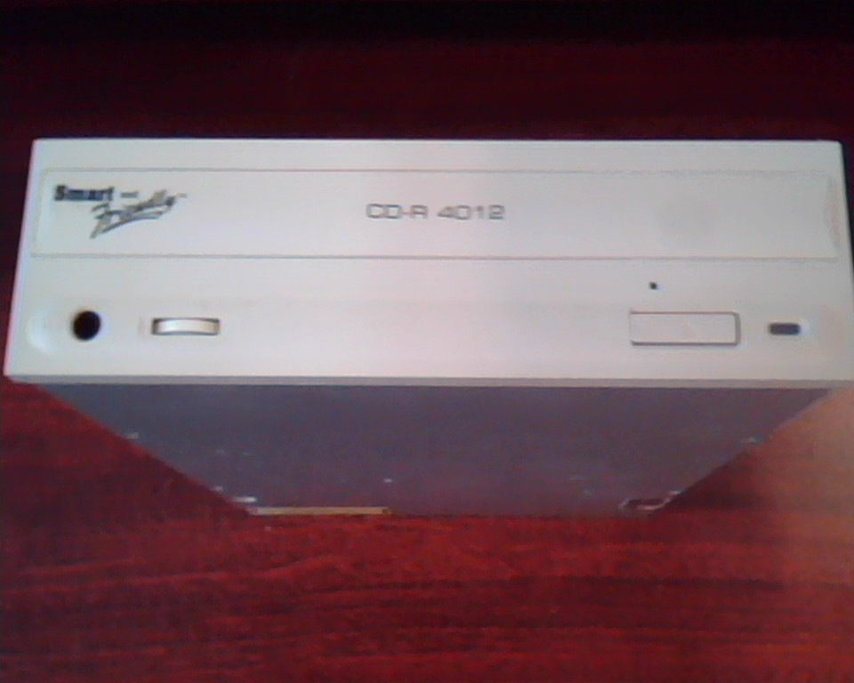 CD-R 4012 Smart and Friendly 0489210 July 1998 SCSI 19770270-17 Drive ...