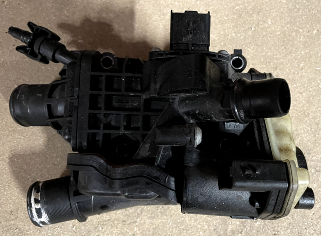 OEM Thermostat Housing 2 0 Diesel Ford Focus - C - Max - MONDEO 2264810 ...