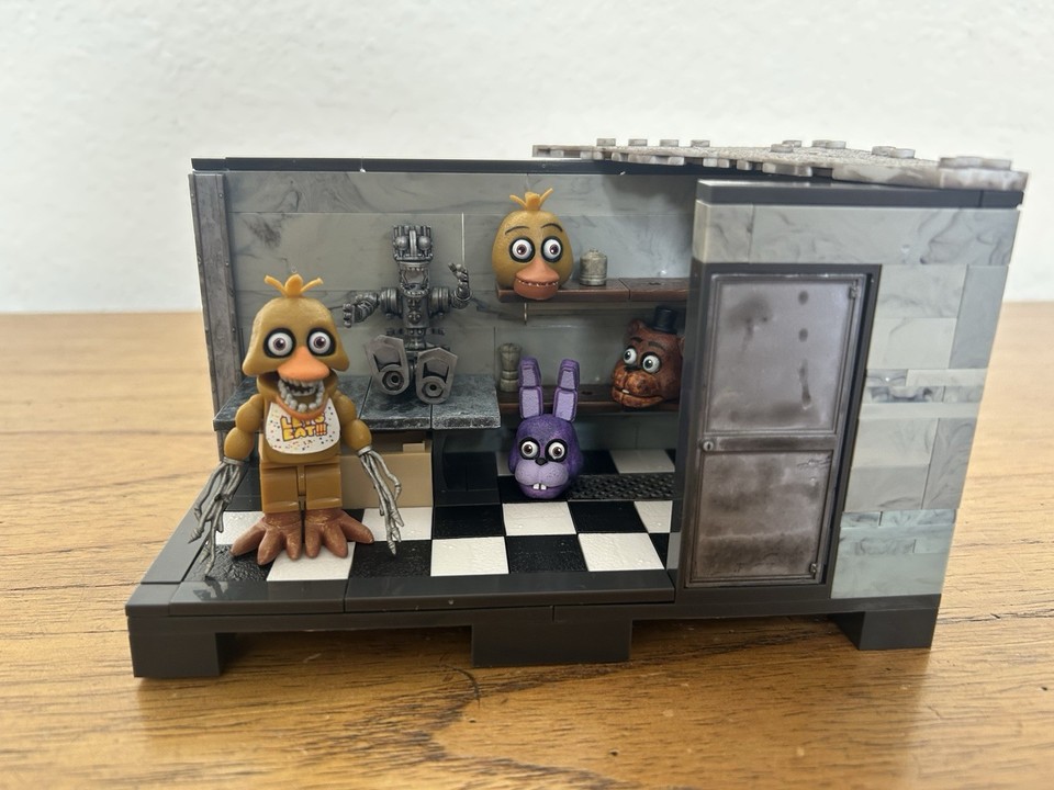 MacFarlane FNAF Five Nights at Freddy's Backstage Withered Chica Set | eBay