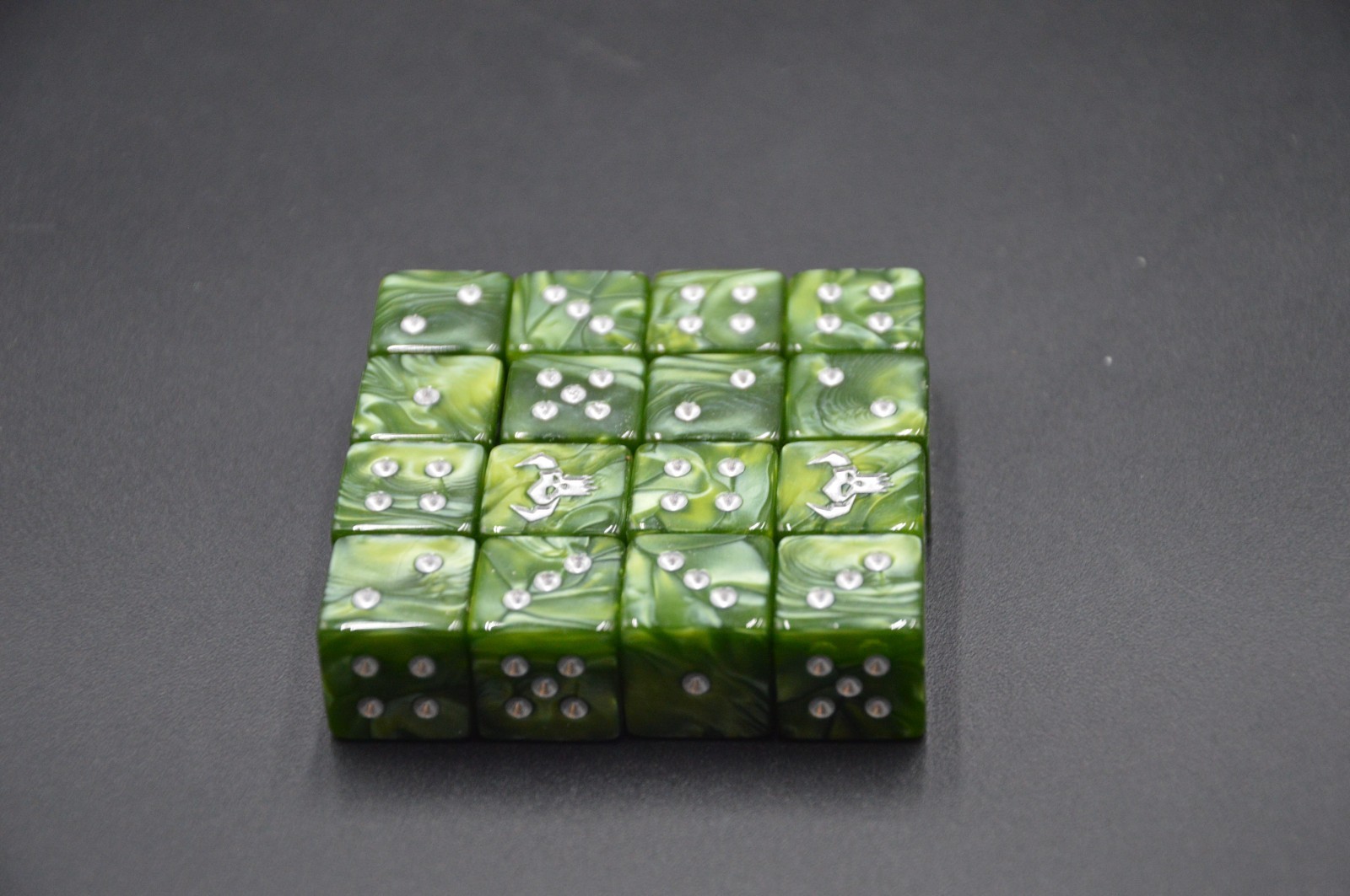 Warhammer 40k/30k Orks Dice (16) 9th Ed OOP Marbled | eBay