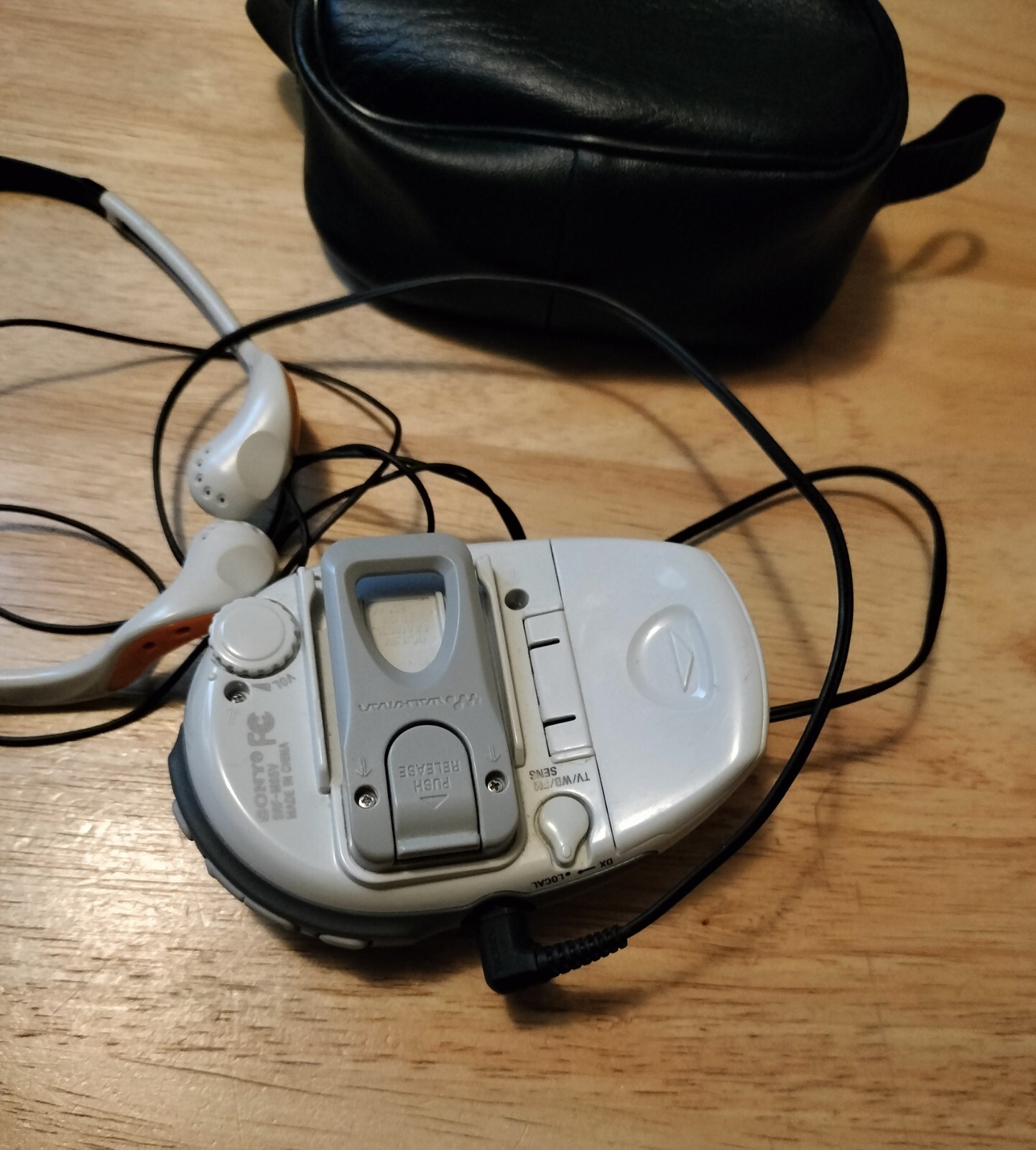 Sony Walkman SRF-M85V Mega-Bass Radio & Sony MDR-W014 Headphones ...