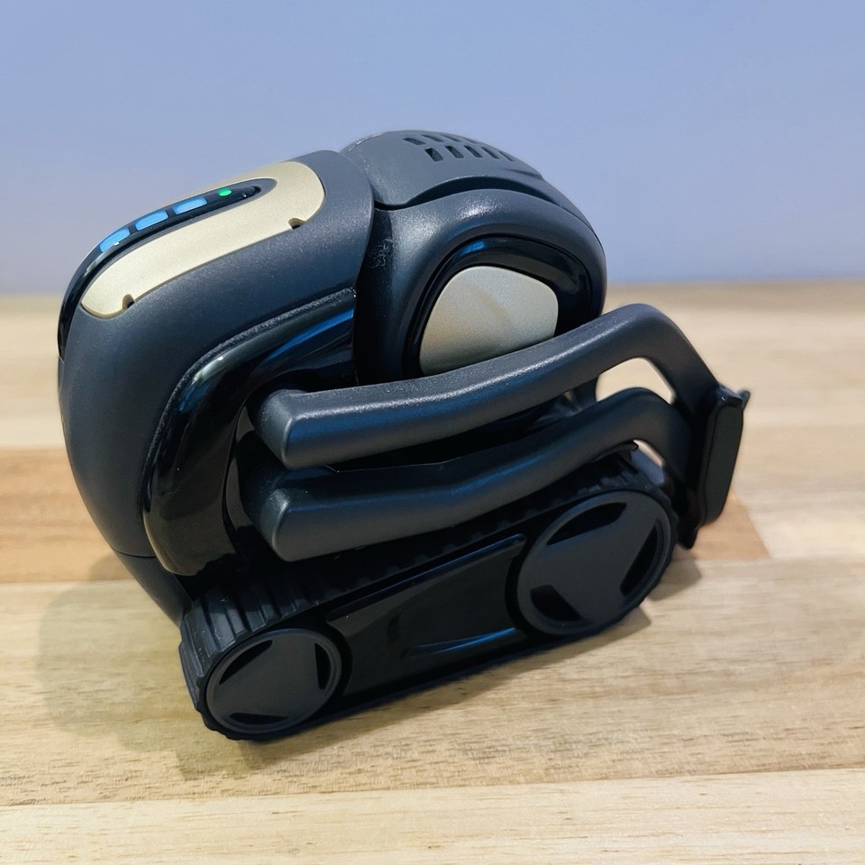 Anki Vector Robot A Smart AI Companion & Anki Vector Space Bundle In ...
