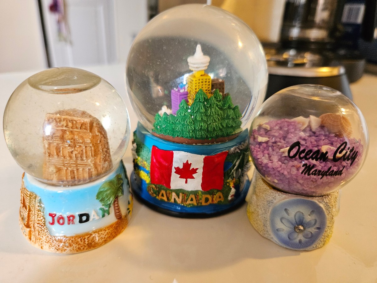 Snow Globes From Around The World Snowglobes For Everyone!