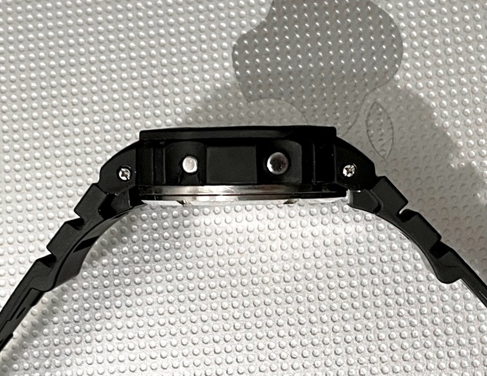 RARE 1990 Casio G-SHOCK DW-5600C-1V 901 as Worn by Keanu Reeves in ...