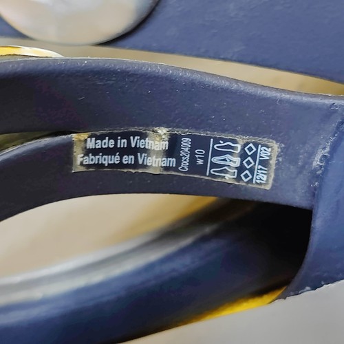 Crocs Sanrah Hammered Medallion Circle Blue Flip Flop Sandals Women's ...