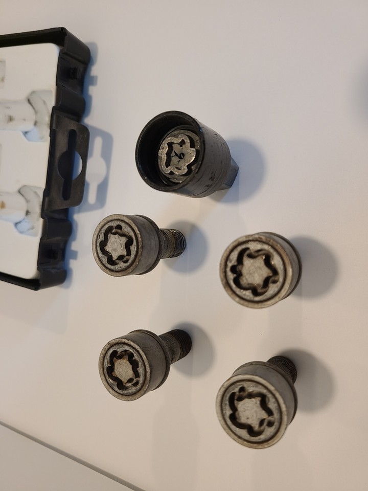 Mercedes-Benz Wheel Lock Kit A0019901607 Short Polished | Steel | Right ...