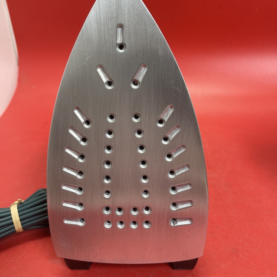 VINTAGE PROCTOR-SILEX LIGHTWEIGHT STEAM / DRY IRON #I1300, MADE IN U.S ...