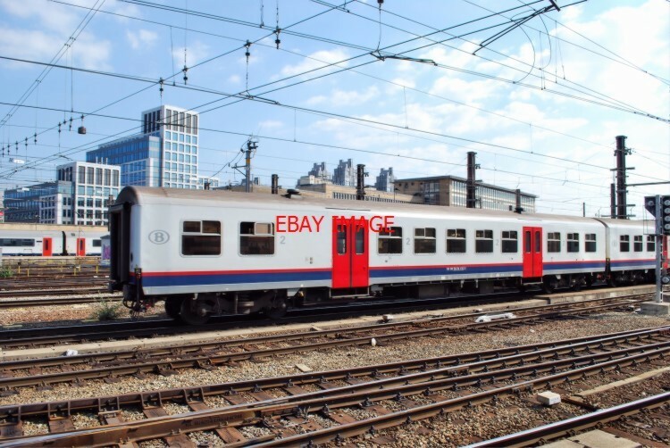 PHOTO SNCB/NMBS TYPE M4 OPEN 2ND CLASS COACH NO 52115 (UIC NO 50 88 20 ...