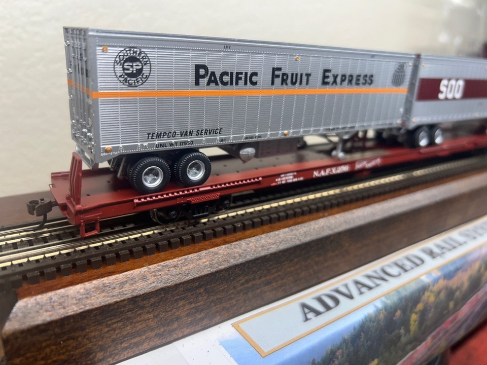 NATX 85 ft ALL PURPOSE TOFC FLAT CAR w/ 2 TRAILERS SOO / SP-UP HO Scale ...