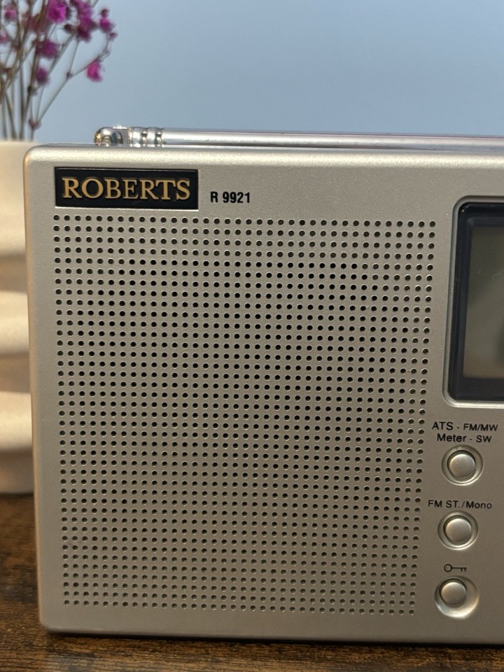 Roberts R9921 World Rds Digital Radio Multi Band MW/SW/FM in Case | eBay UK